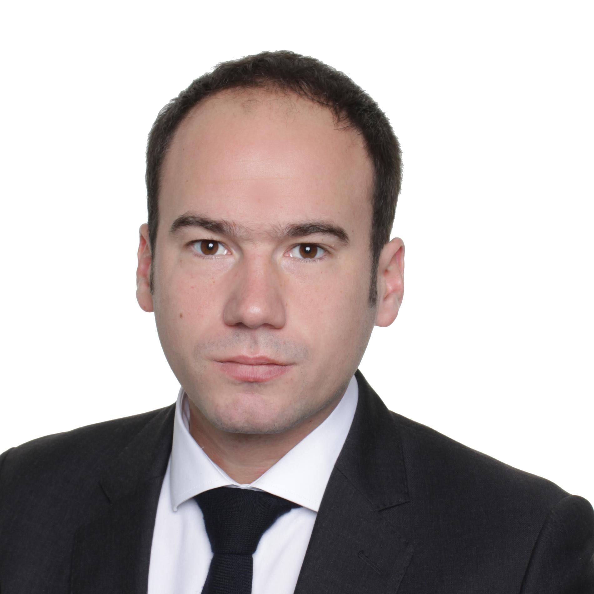 Arthur August | Lawyer | Dispute Resolution | Paris | France