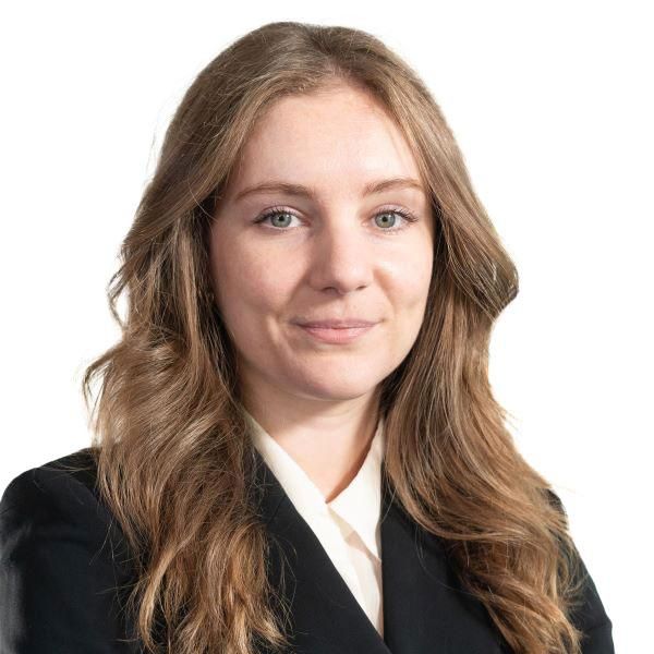 Lisa Paesano | Avocate| Droit des entreprises en difficultés | France